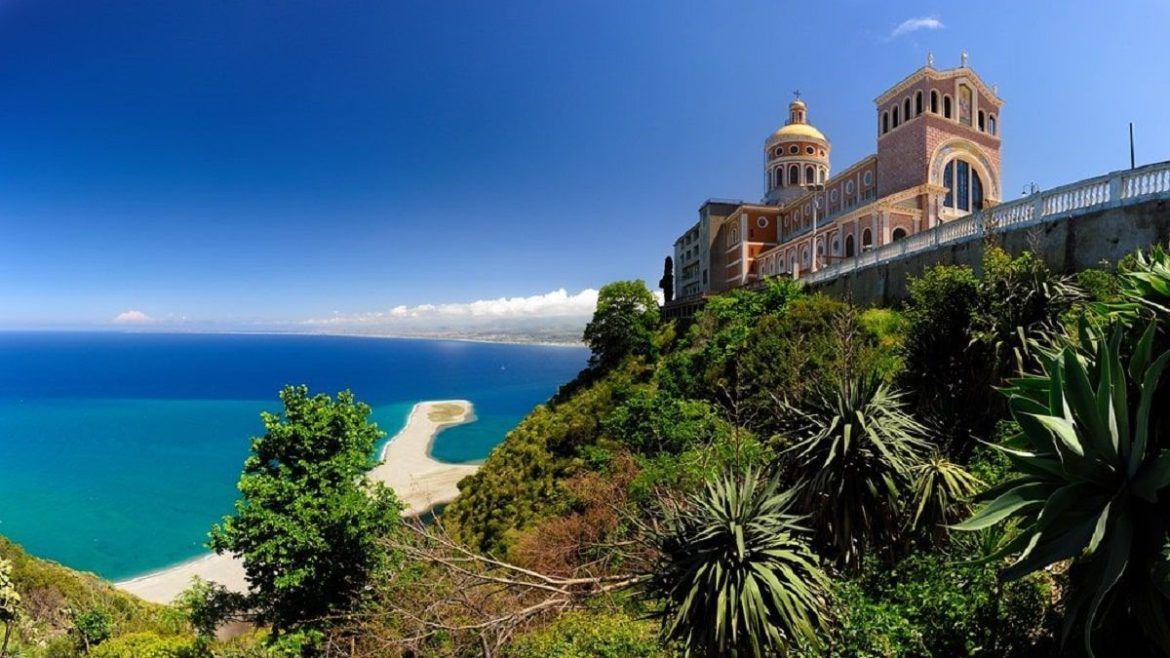 Tindari: Santuario E Leggenda Della Sua Spiaggia
