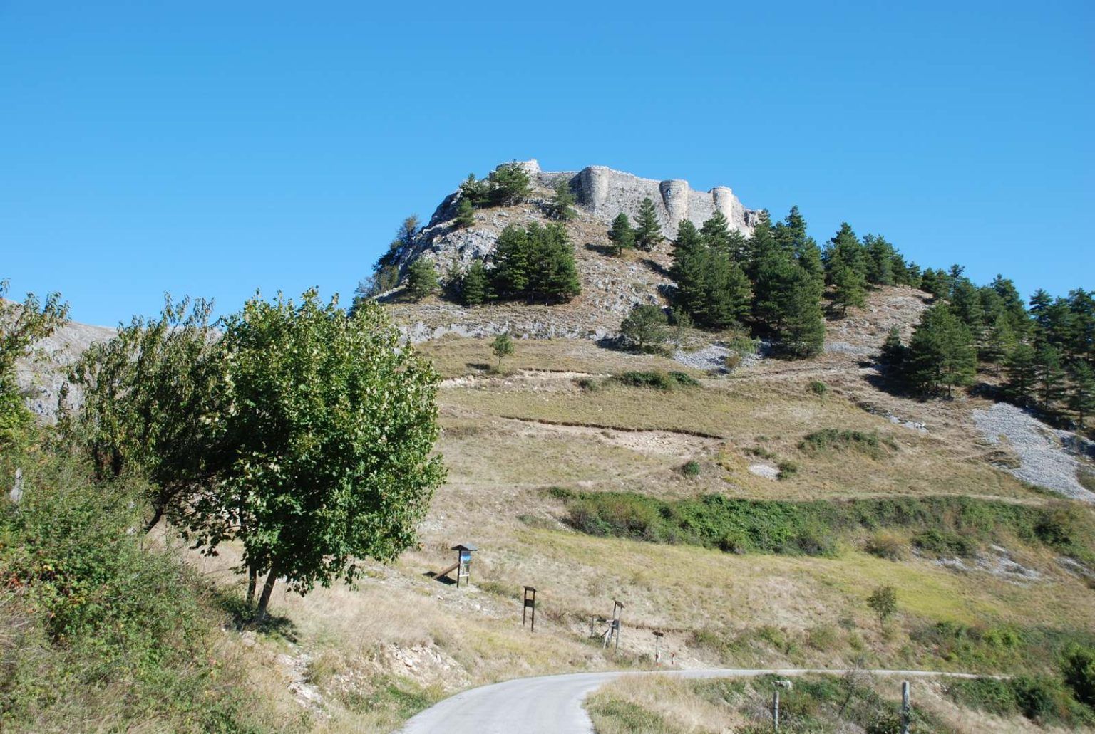 Castello Di Roccamandolfi In Molise: Le Reliquie Di San Liberato E Il ...